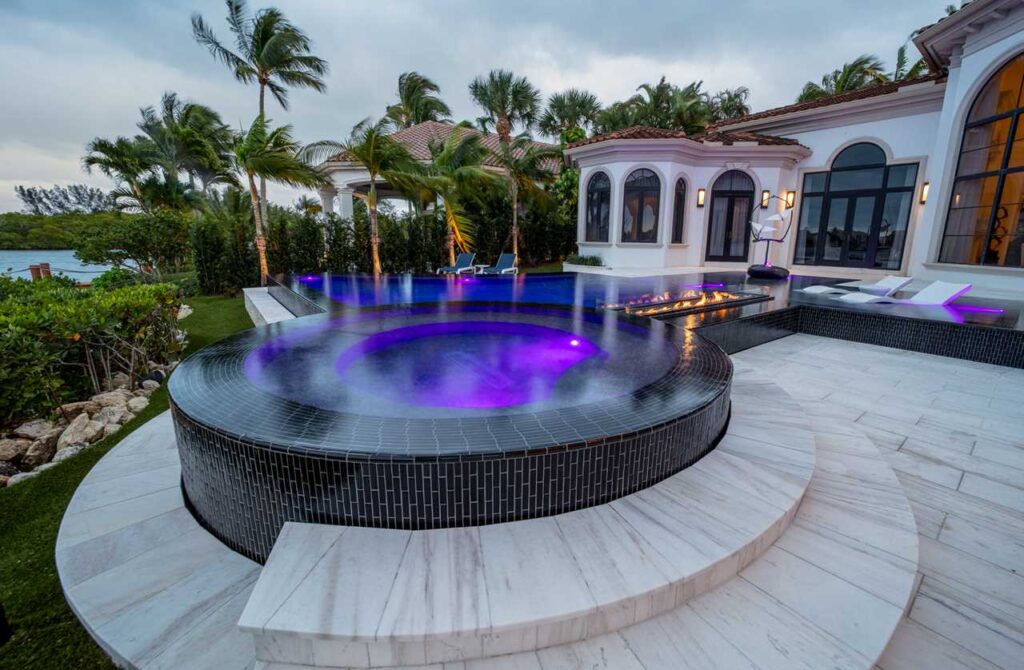 Modern ZEN Minimalistic Designer Modern Pools by Lucas Lagoons